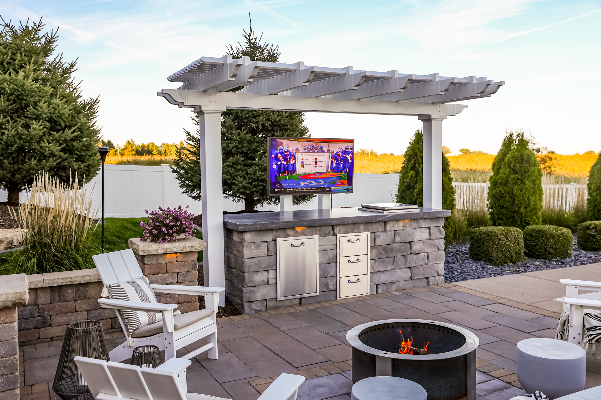 Design Your Perfect Outdoor Entertainment Space